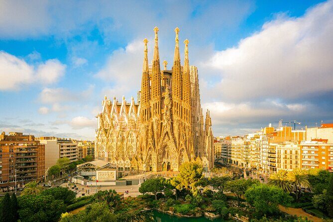 Sagrada Familia: Priority Access & Guided Tour - Exploring the Sagrada Familia: Priority Access & Guided Tour