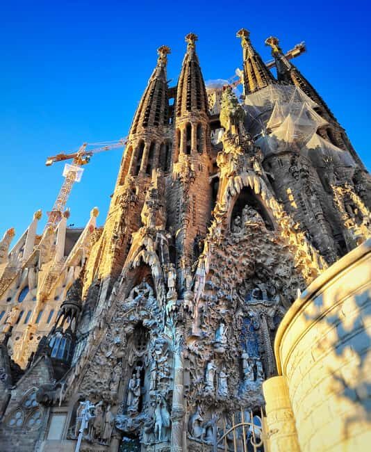 Sagrada Familia Private Tour with Entry Ticket in English - The Practicalities: Pricing, Group Size, and Booking