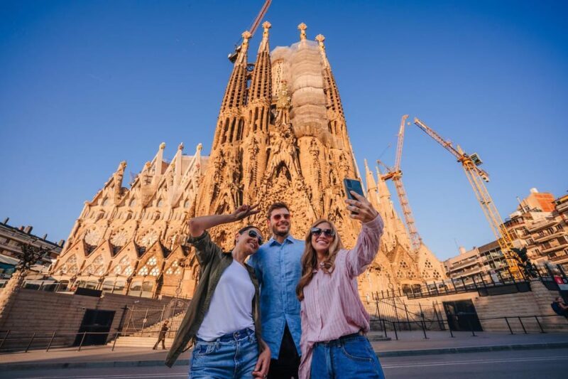Sagrada Familia with Official Guide & Fast-Track Entry - Why This Tour Works for You
