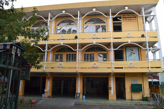 Saigon City One Day Discover By Cyclo Ride Private Tour With Guide - What Past Travelers Say