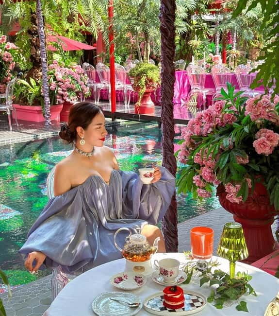 Saigon: Luxury and Snapshots Walking Tour in Thao Dien - Key Points