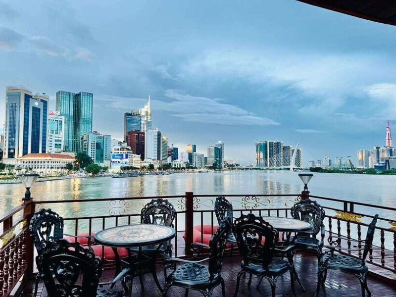 Saigon: Private table on board in a Luxury Cruise - Traditional Music & Cultural Atmosphere