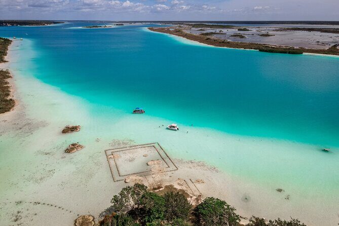 Sailboat tour across the seven colors lagoon in Bacalar - Exploring the Lagoon by Sailboat