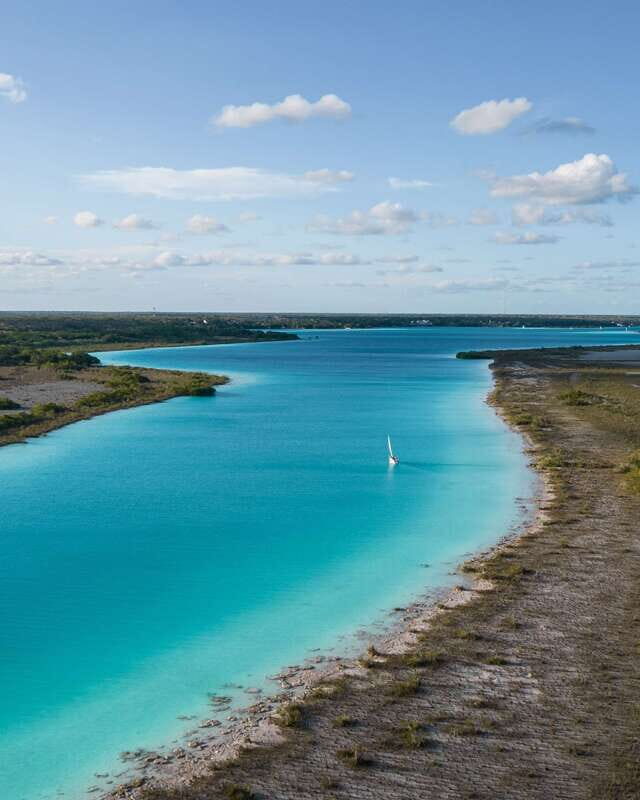 Sailboat tour in the seven colors lagoon of Bacalar - Exploring the Lagoon’s Natural Beauty