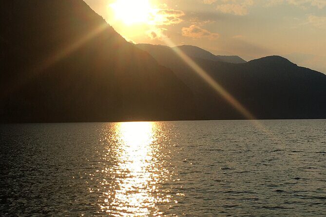 Sailing at Sunset on Lake Como: How to escape from daily routine - The Sum Up