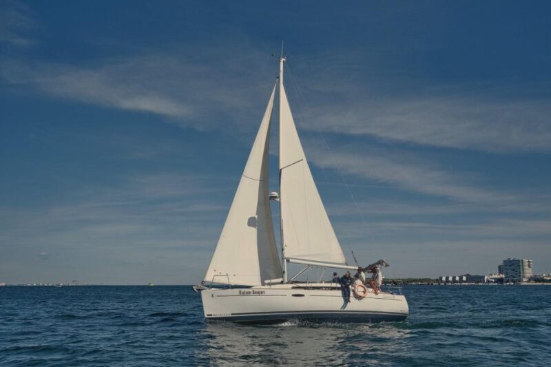 Sailing boat sunset in Setúbal - Key Points