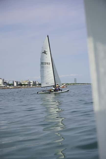Sailing course for adults with catamarans at the Jesolo beach resort - Key Points