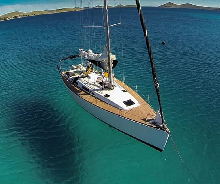 Sailing Island hopping with drinks - Key Points