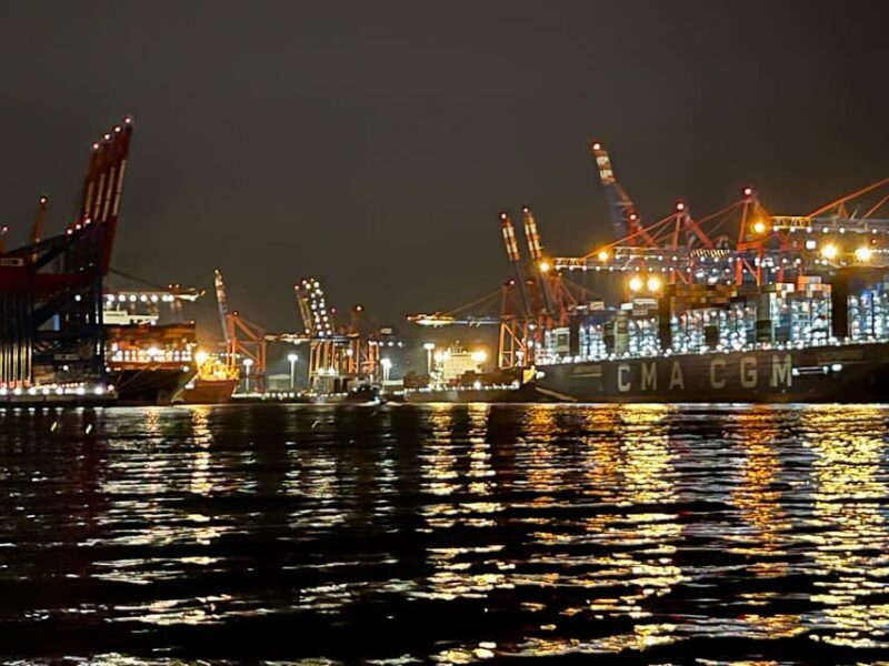 Sailing trip ''the Elbe by night", Hamburg/Elbe - Setting sail into Hamburg’s night: What to Expect