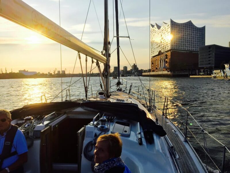 Sailing trip ''the Elbe by night", Hamburg/Elbe - Authentic, Intimate, and Educational