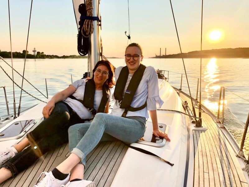 Sailing trip ''the Elbe by night", Hamburg/Elbe - The Sum Up