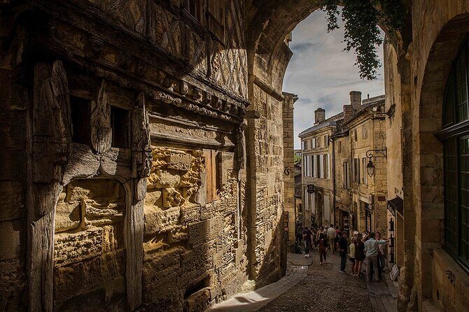 Saint Emilion History Tour with Wine Education and Tasting - Detailed Breakdown of the Itinerary