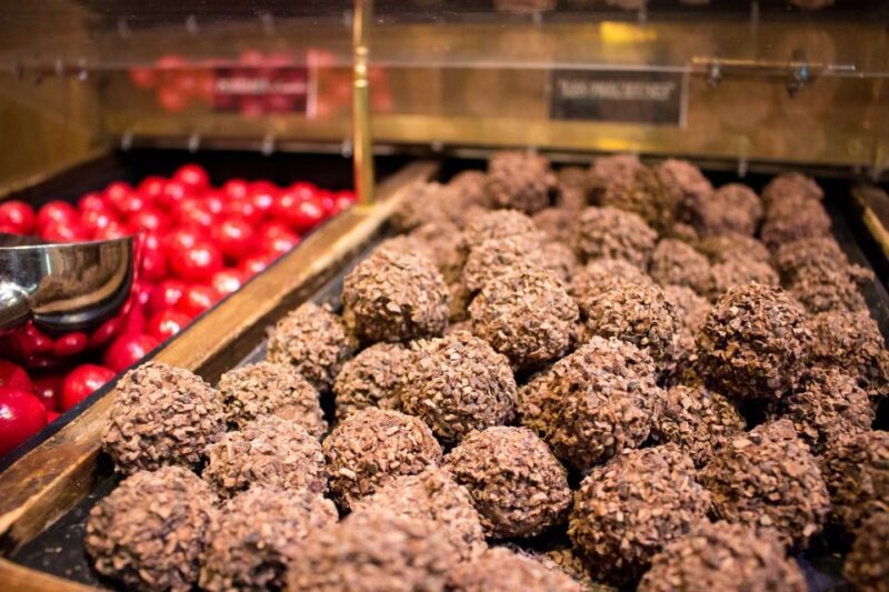 Saint-Germain-des-Prés: Pastry and Chocolate Walking Tour - Deep Dive into the Shops: What Makes Each Stop Special