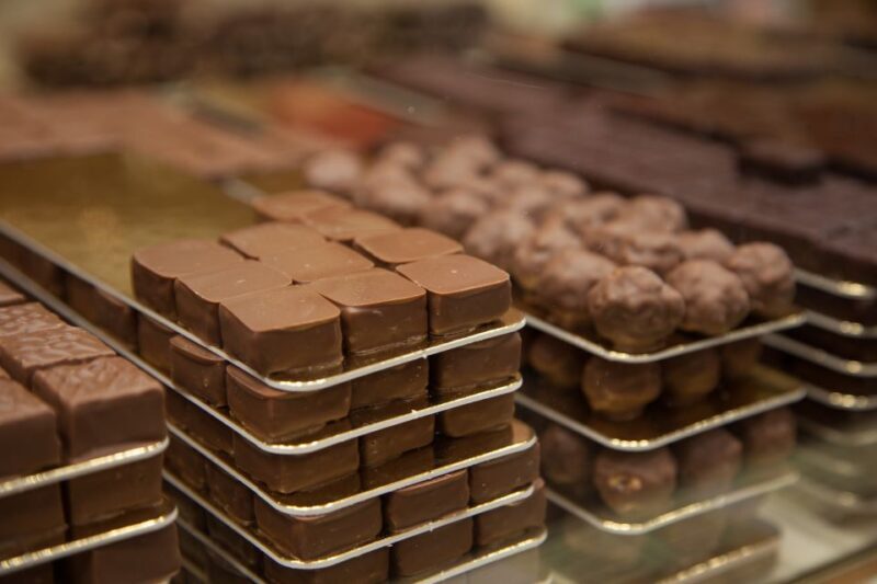 Saint-Germain-des-Prés: Pastry and Chocolate Walking Tour - Authentic Experiences You Can Expect