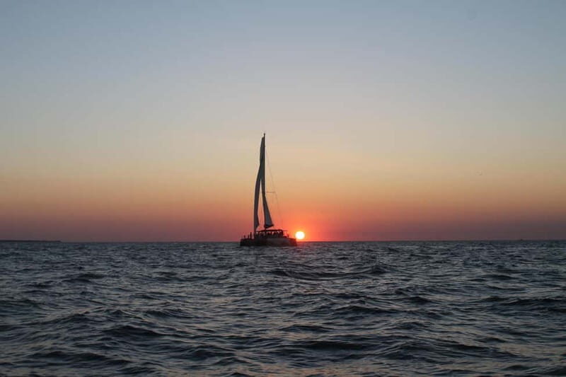 Saint-Martin-de-Ré : Sunset Catamaran Cruise (2h00) - Key Points