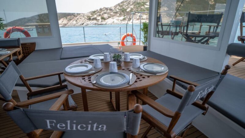 Saint Raphaël : Dinner in front of the Golden Island - The Gourmet Buffet and Sunset Magic
