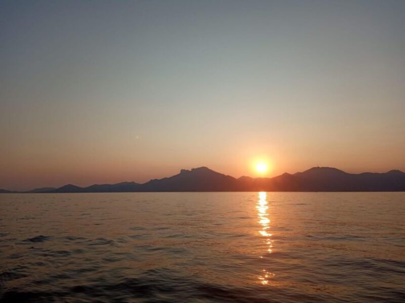 Saint Tropez: Evening Catamaran Party with Welcome Drink - Authentic Traveler Insights