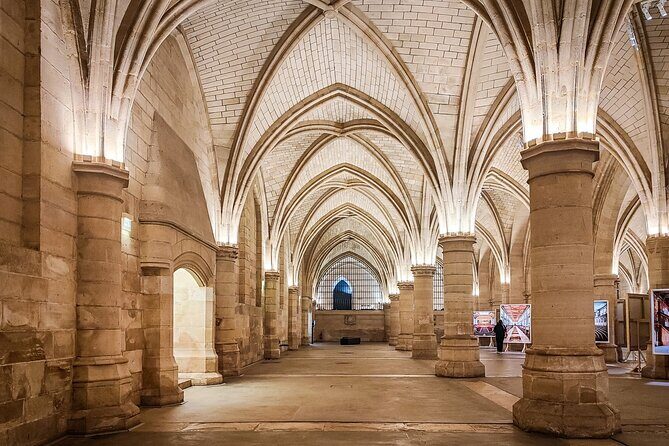 Sainte Chapelle and Conciergerie 1.5-Hour Private Guided Tour - Key Points