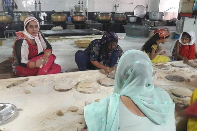 Salaam Baalak Trust City Walk and Volunteering at a Local Community Kitchen - Exploring the Salaam Baalak Trust City Walk and Community Kitchen Experience in Delhi