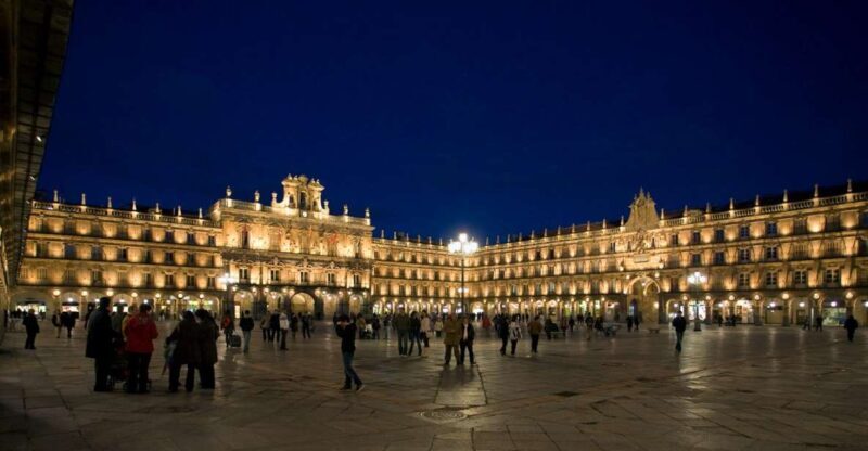 Salamanca: Local Legends Evening Walking Tour in Spanish - Underground Galleries and the Snow Well