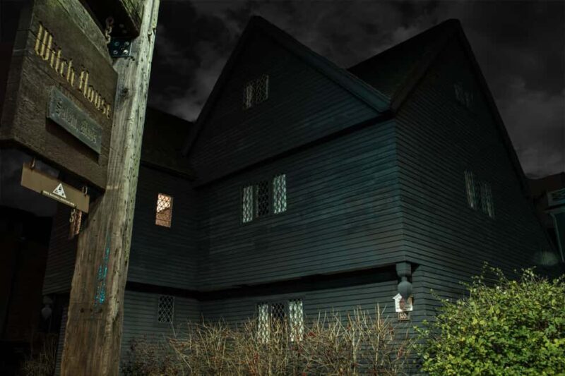 Salem: Boos and Brews Haunted Pub Crawl - What Is the Salem: Boos and Brews Haunted Pub Crawl?