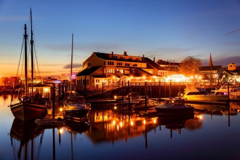 Salem: Requiem for Salem Walking Ghost Tour - The Guide: Knowledge and Atmosphere