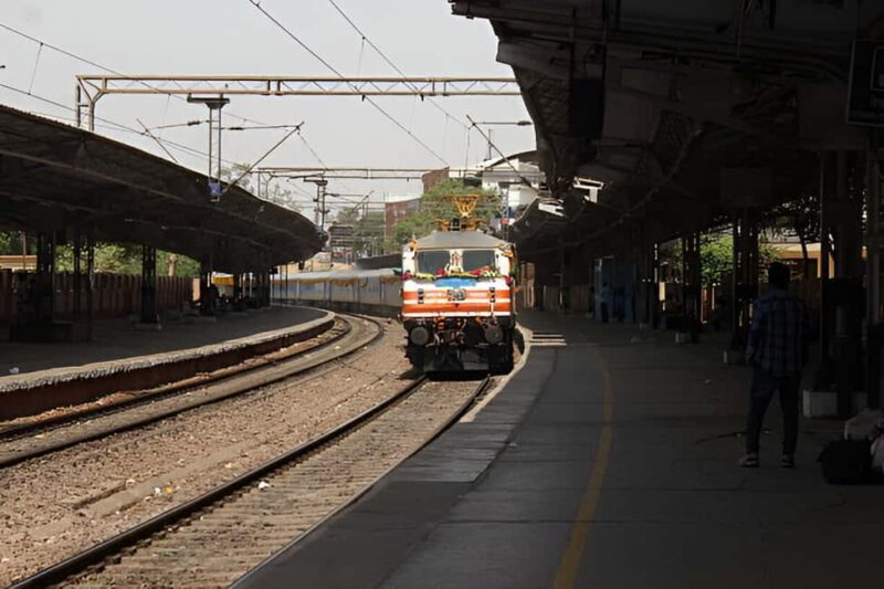 Same-Day Taj Mahal Tour from Delhi via Gatimaan Express - Discovering India’s Jewel: A Detailed Look at the Same-Day Taj Mahal Tour from Delhi via Gatimaan Express