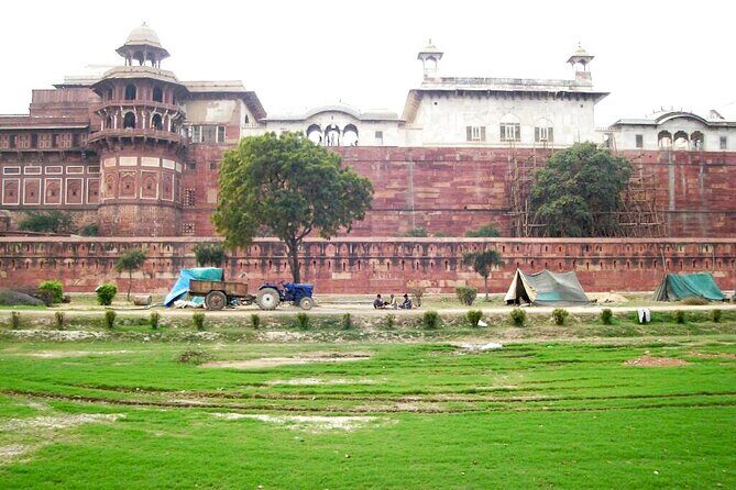 Same Day Tour from Mumbai to Taj Mahal and Agra With Flights - Visiting Taj Mahal