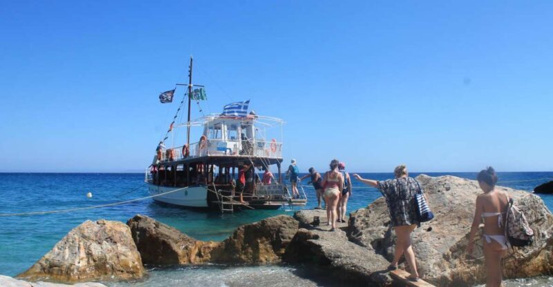 Samos: Full-Day Boat Cruise with Lunch (and bus transfer) - FAQs