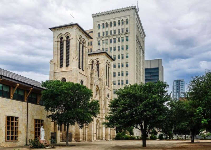 San Antonio: Alamo, River & Cathedral Legends Walk - Why This Tour Is Worth Considering
