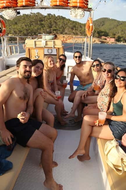 San Antonio: Cala Bassa, Cala Conta and Cave Boat Trip - First Stop: Cala Contas Famous Cliffs and Caves