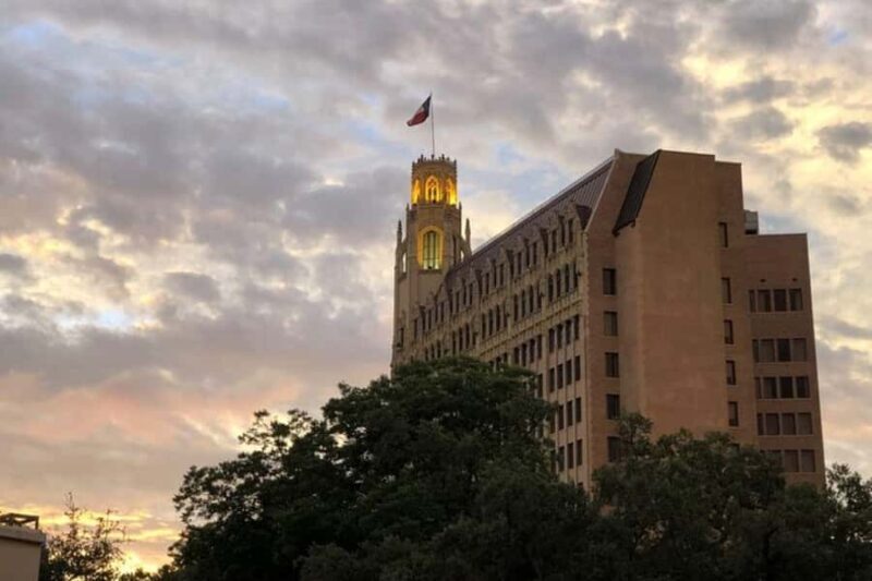 San Antonio: Haunted Dinner Tour with Ghost Walk - An Evening of Dining and Haunting in San Antonio