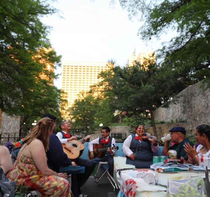 San Antonio: River Walk Cruise Ticket - The Views: Day, Night, and Holiday Lights