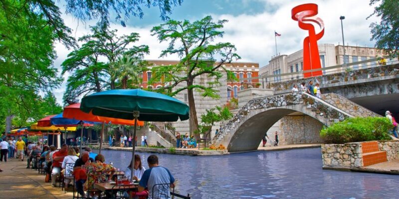 San Antonio Small Group Riverwalk Food Walking Tour - Why This Tour Works Well