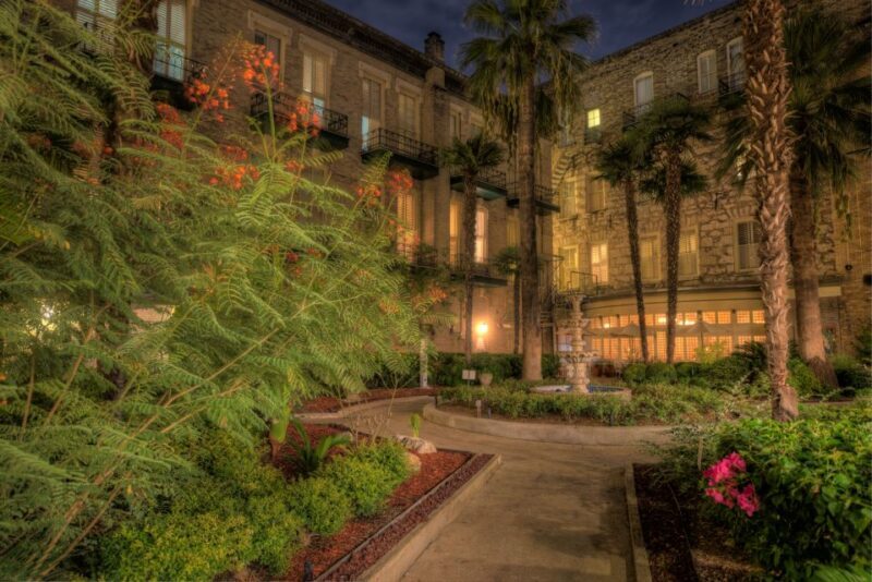 San Antonio: The Madames and Mayhem Ghost Tour - Authenticity and Entertainment