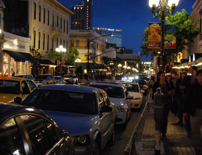 San Diego: Gaslamp Quarter Ghosts and Crime Walking Tour - The Guide’s Role and Group Atmosphere