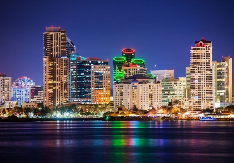 San Diego: New Year's Eve Gourmet Brunch or Dinner Cruise - Key Points