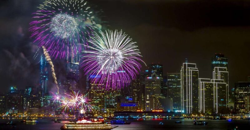 San Francisco: Empress Yacht July 4th Fireworks Party Cruise - Key Points