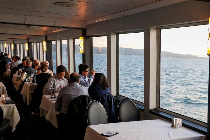 San Francisco Signature Dinner Cruise - Music & Atmosphere: Dancing & Entertainment
