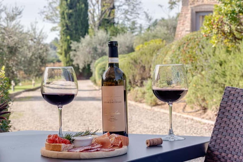San Gimignano: Mini Wine Tour with Tuscan aperitif - Savoring the Tuscan Aperitif