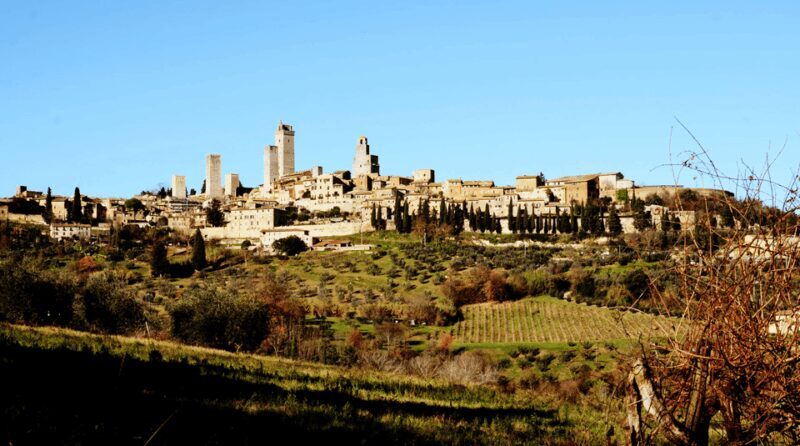 San Gimignano: Pasta Class & Wine Tasting at Local's Home - Key Points