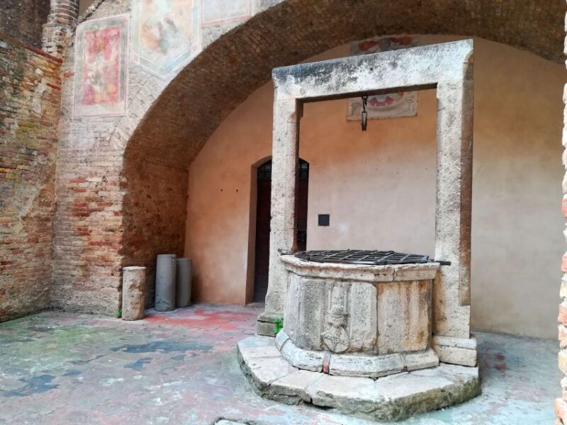 San Gimignano private guide: Manhattan of the Middle Ages - Piazza della Cisterna and Local Flavors