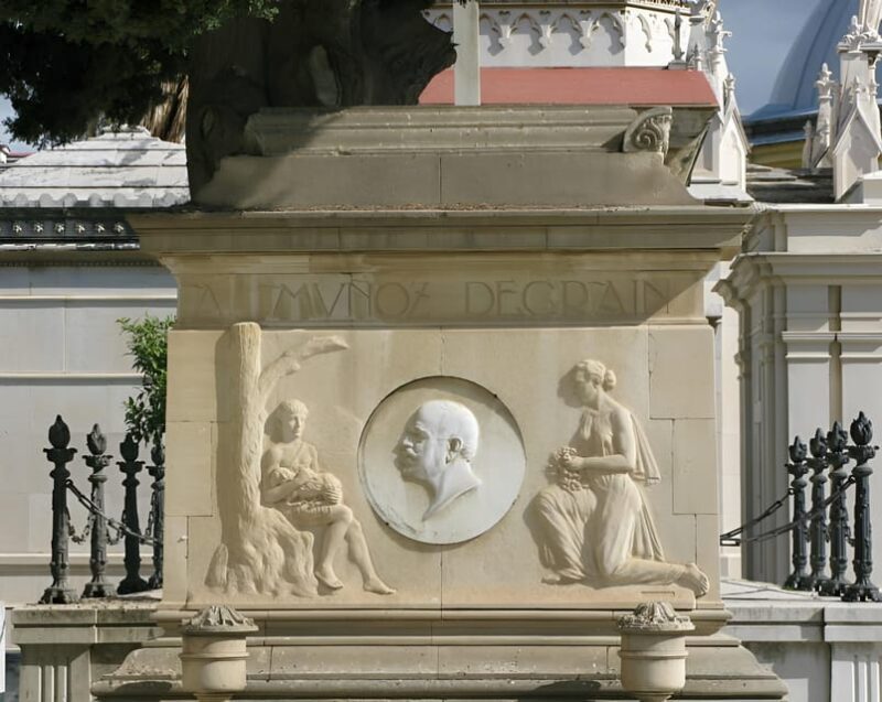 San Miguel Cemetery Tour of Malaga - Why This Tour Stands Out