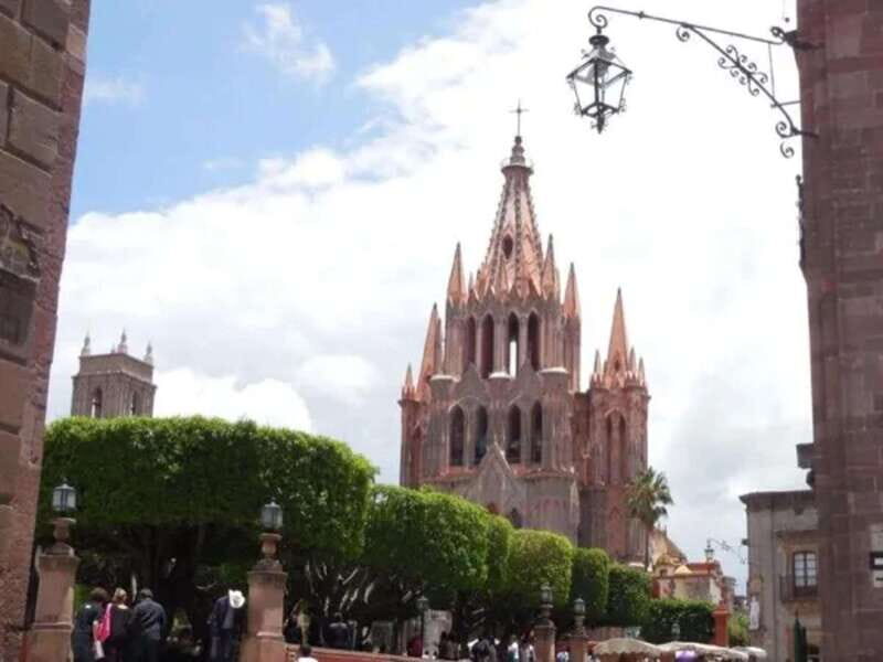 San Miguel de Allende: Private Walking Tour - Authenticity and Value
