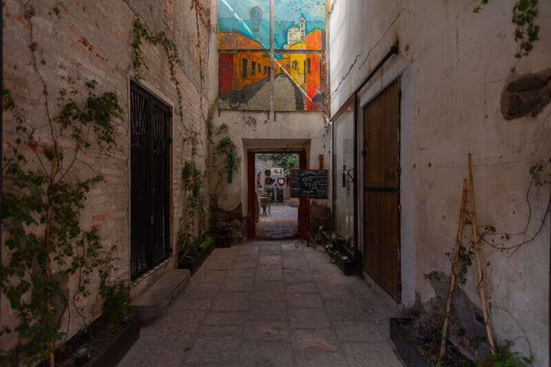 San Miguel: Landmarks and Lunch Walking Tour in English - The Food and Culinary Experience