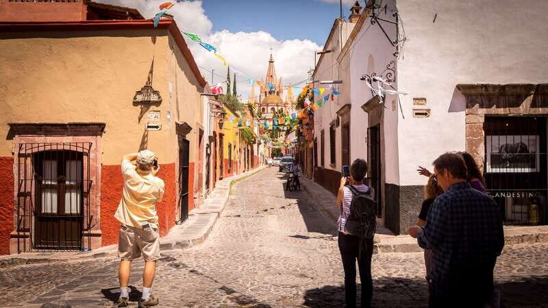 San Miguel: Landmarks and Lunch Walking Tour in English - Who Will Love This Tour