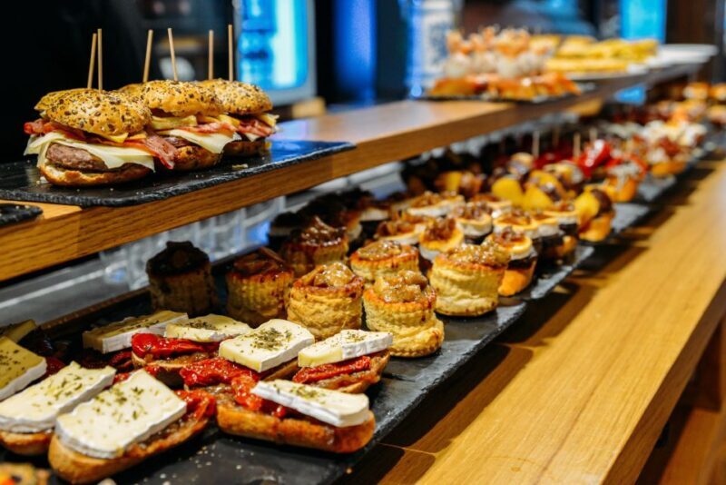 San Sebastian: City Highlights Guided Walking Tour - Key Points