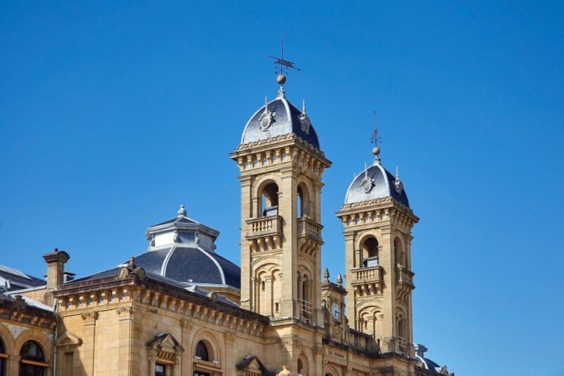 San Sebastian: Express Walk with a Local in 60 minutes - The Sum Up