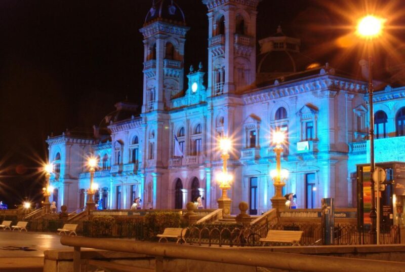 San Sebastian - Old Town private walking tour - A Walk Through History and Architecture
