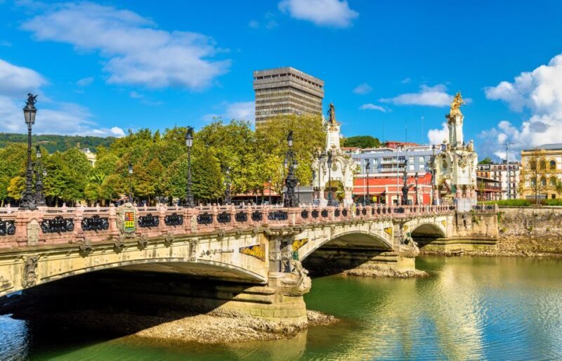 San Sebastian: Private Walking Tour with Pintxo and Drink - Key Points